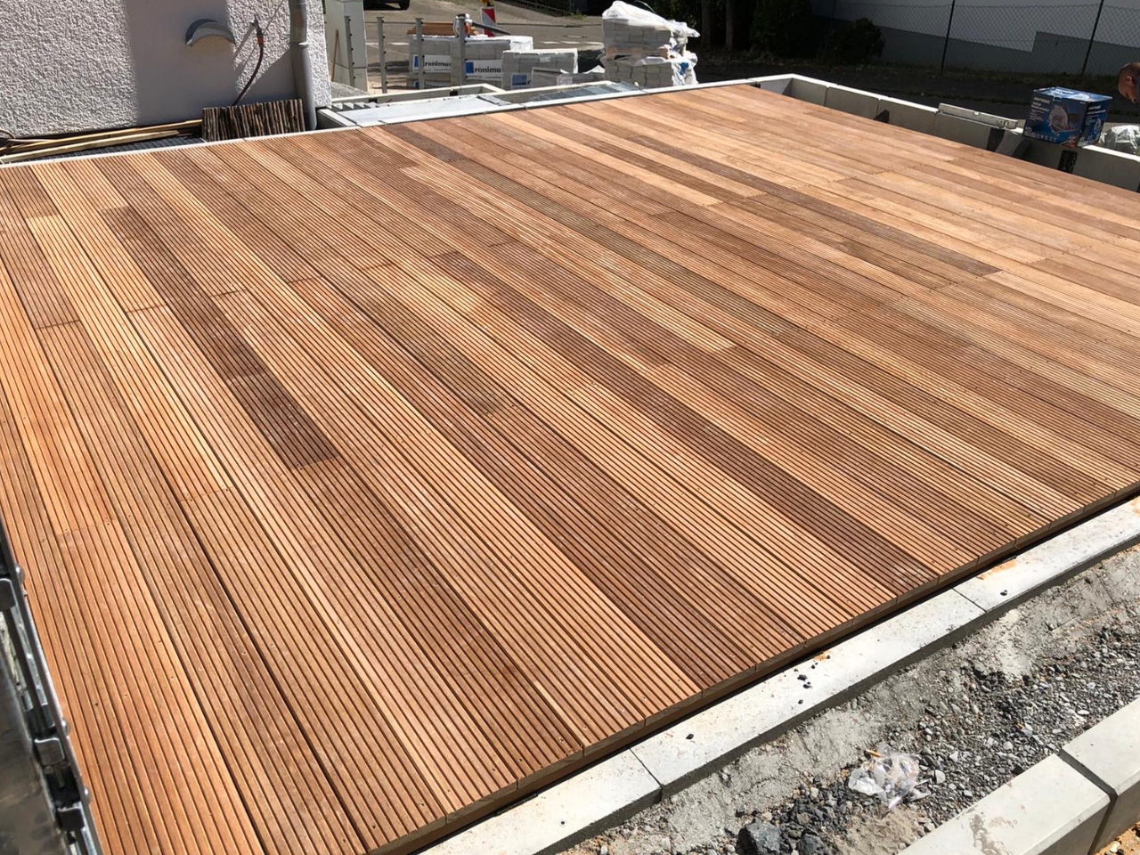 Terrassen und Hofeinfahrten